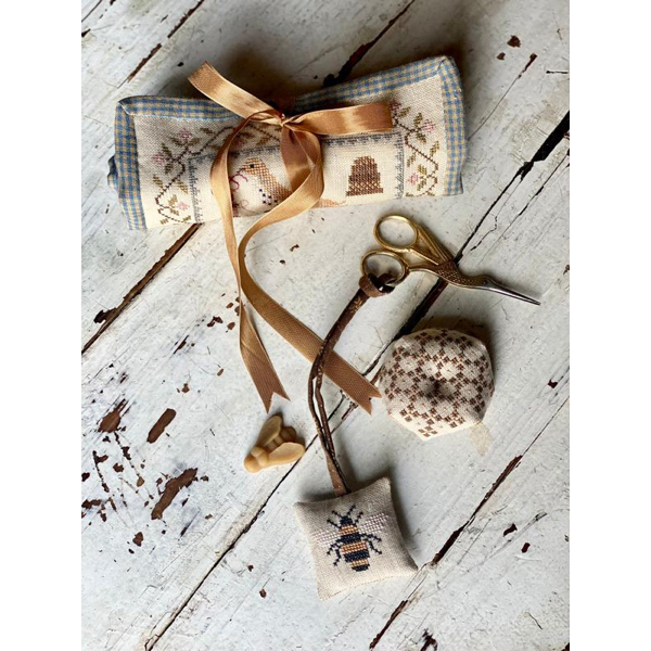 Stacy Nash Primitives | Bees & Birds Sewing Roll, Biscornu & Fob @ The Patchwork Rabbit